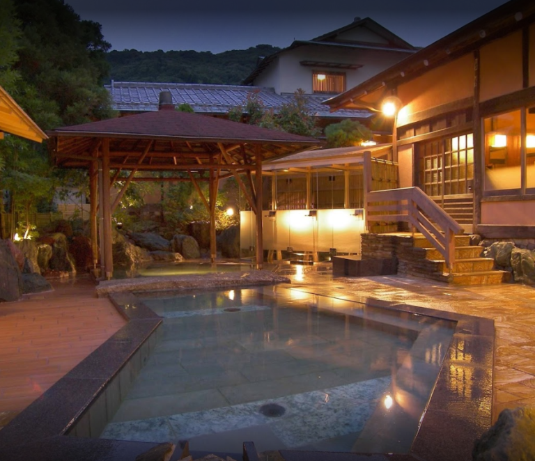Only just over an hour away from Tokyo and Yokohama! Enjoy the Onsen in ...